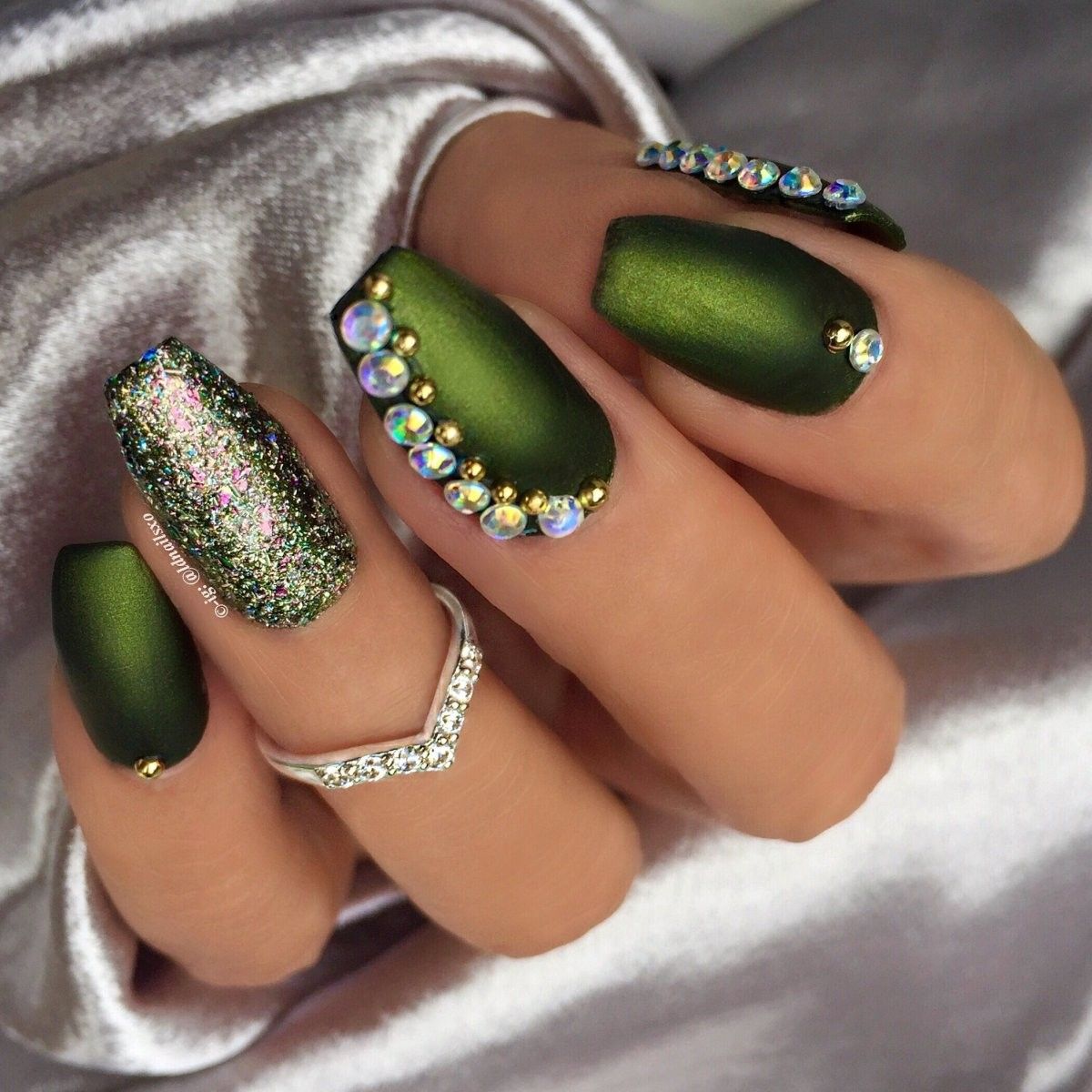 Rhinestone Fall Nails 2023 16 Ideas: Add Sparkle to Your Autumn ...
