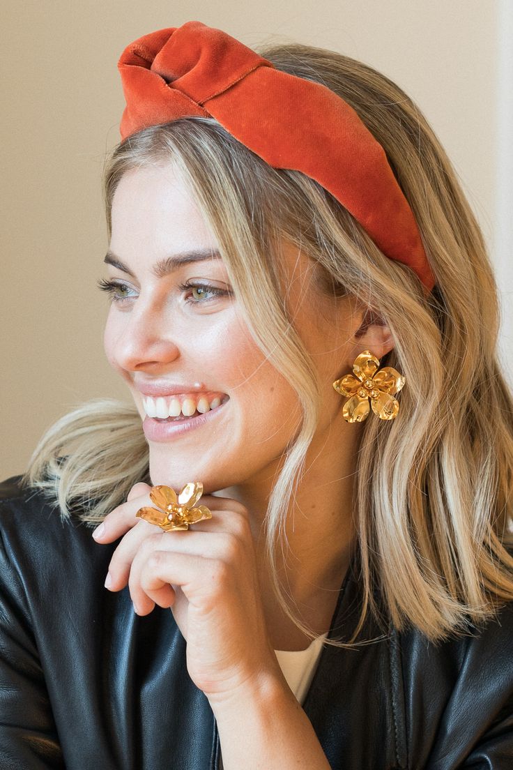 Embrace 2024's Chic Headband Outfit Trends: From Gucci Glam to Boho Chic