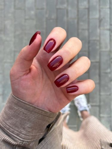 Explore Top Square Nail Designs 2024: Chic Styles & Bold Colors