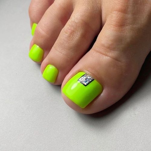 Top Summer 2024 Toe Nail Trends: Bright, Classy Designs & Natural Looks