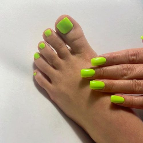 Top Summer 2024 Toe Nail Trends: Bright, Classy Designs & Natural Looks