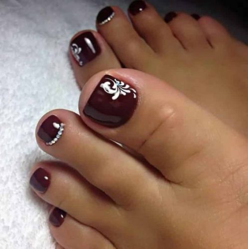 Top Summer 2024 Toe Nail Trends: Bright, Classy Designs & Natural Looks