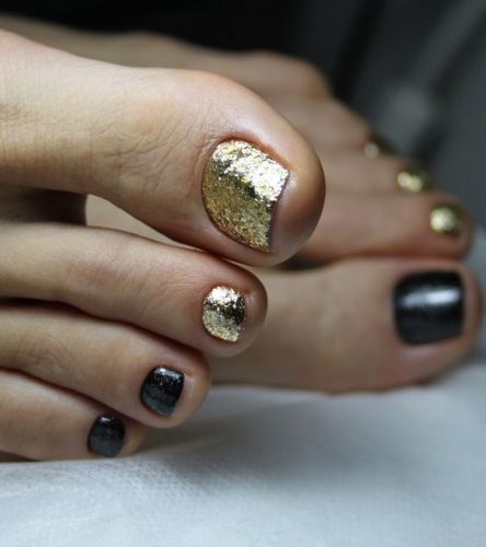 Top Summer 2024 Toe Nail Trends: Bright, Classy Designs & Natural Looks
