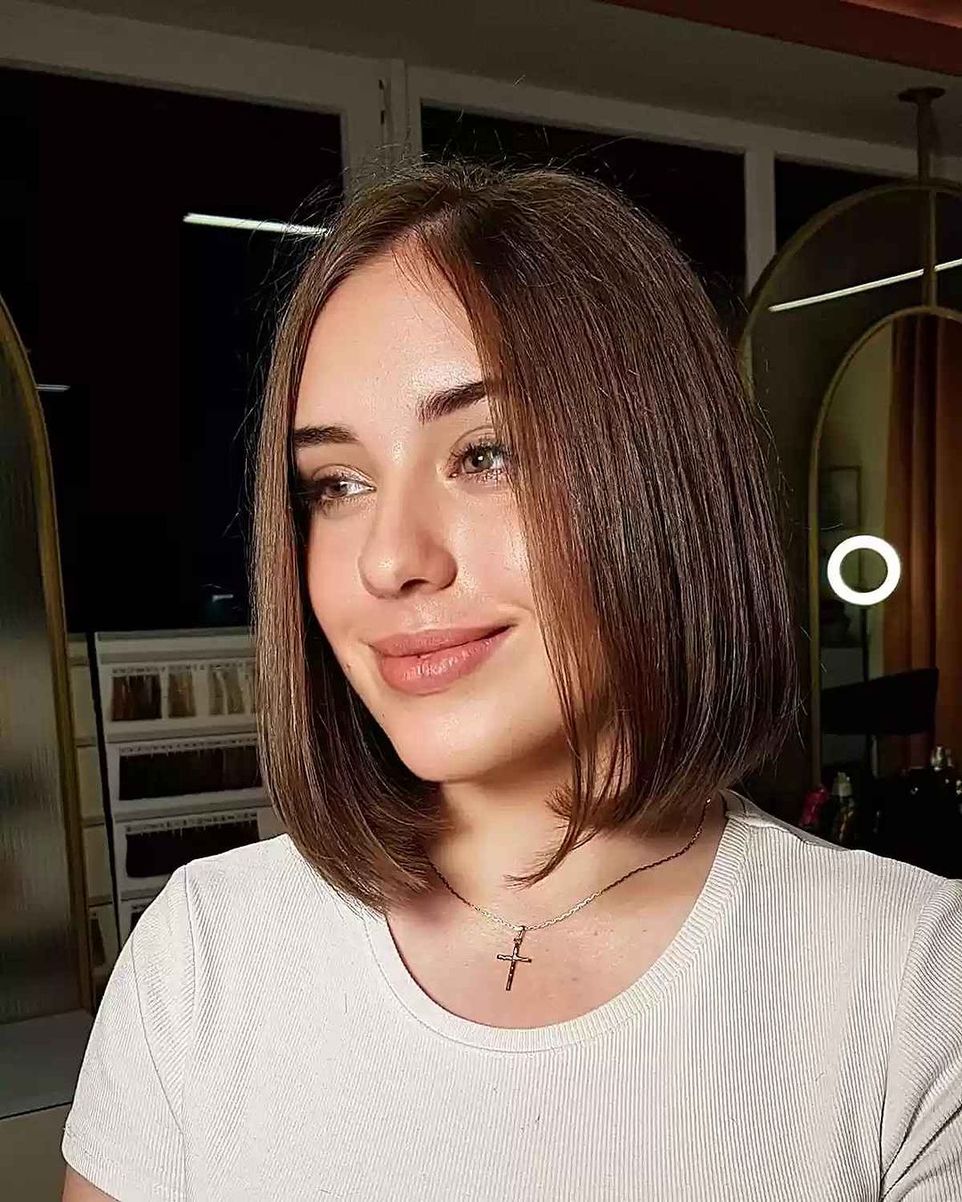 Chic Short Haircuts for Women in Summer 2024: Trendy Styles and Colors