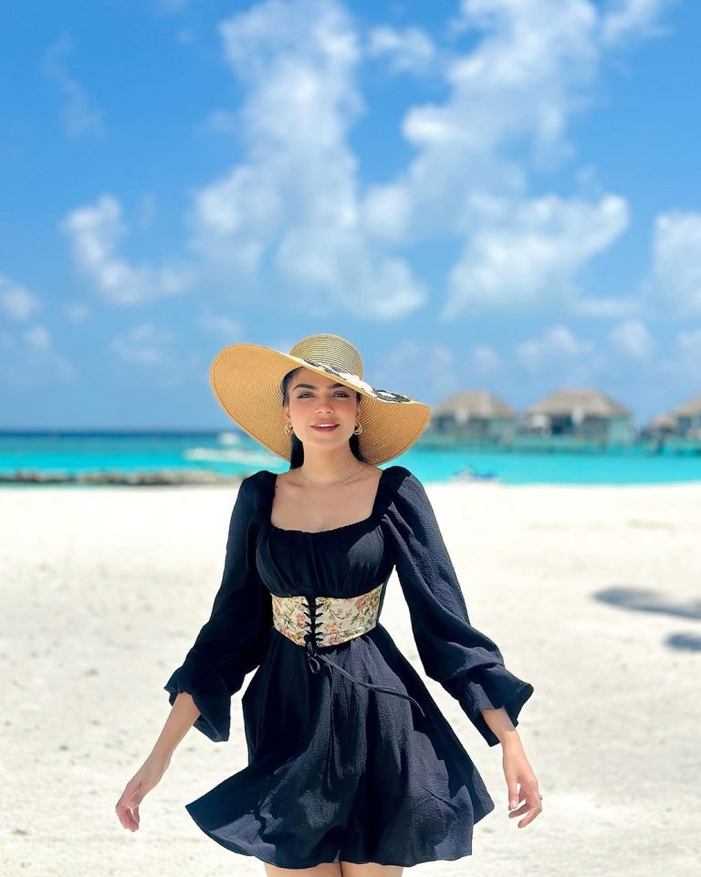 27 Chic Beachwear Ideas for Summer - Look Good with Aesthetic Outfits ...