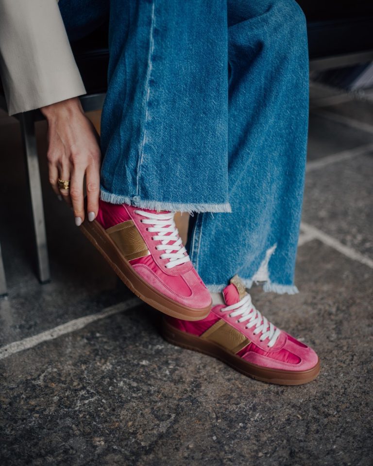 27 Ideas for Fall Women's Sneakers: Trendy, Cute, and Comfy Outfits