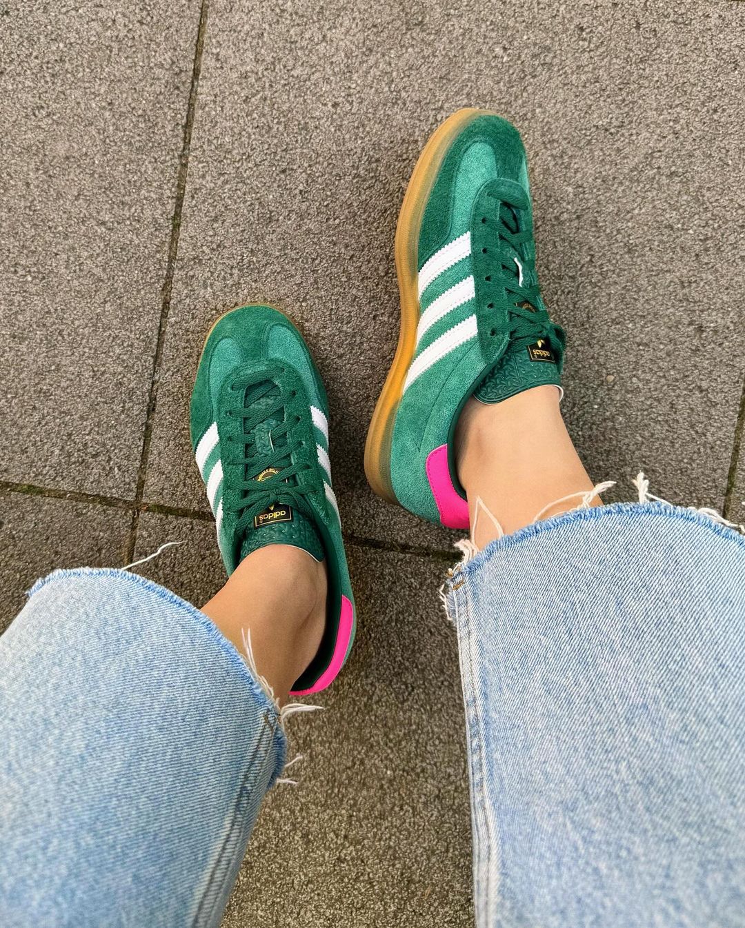 27 Ideas for Fall Women's Sneakers: Trendy, Cute, and Comfy Outfits