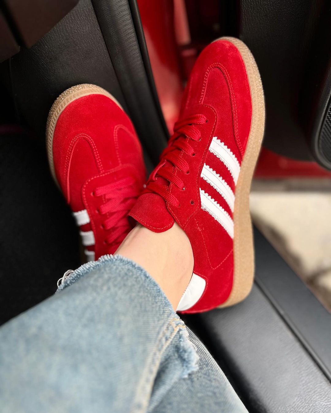 27 Ideas for Fall Women's Sneakers: Trendy, Cute, and Comfy Outfits