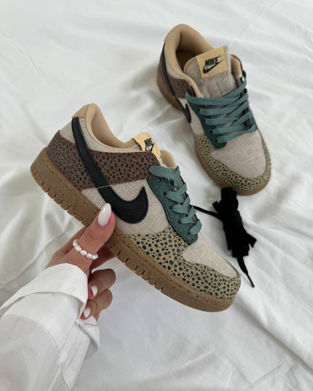 27 Ideas for Fall Women's Sneakers: Trendy, Cute, and Comfy Outfits