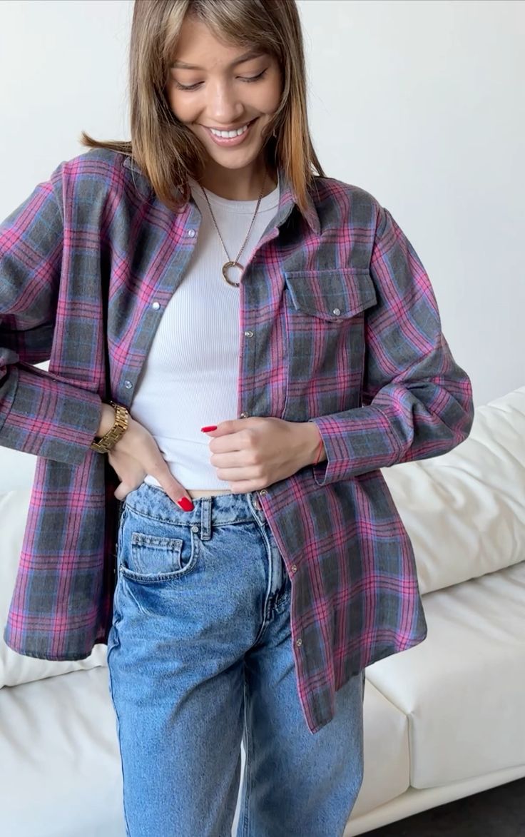 25 Ideas for Fall Flannel Shirts - Women's Casual Outfits, Plaid, and More!