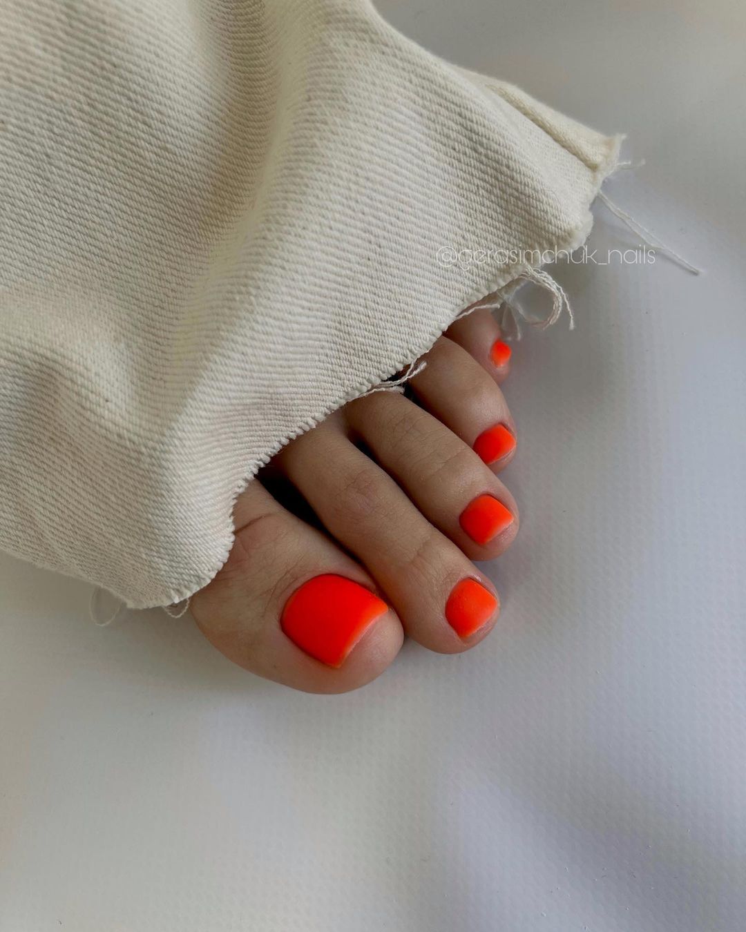 Stunning Fall Toe Nail Art 25 Ideas - Designs, Colors, and Pedicure Trends