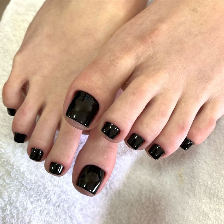 Fall Toe Nail Colors 2024 - 25 Best Ideas for Stunning Autumn Pedicures