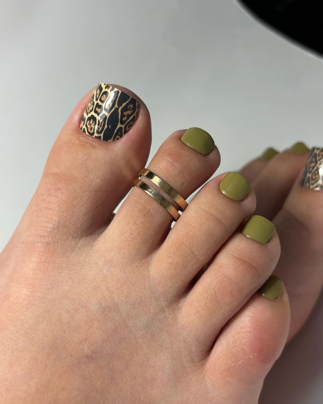 Stunning Fall Toe Nail Art 25 Ideas - Designs, Colors, and Pedicure Trends