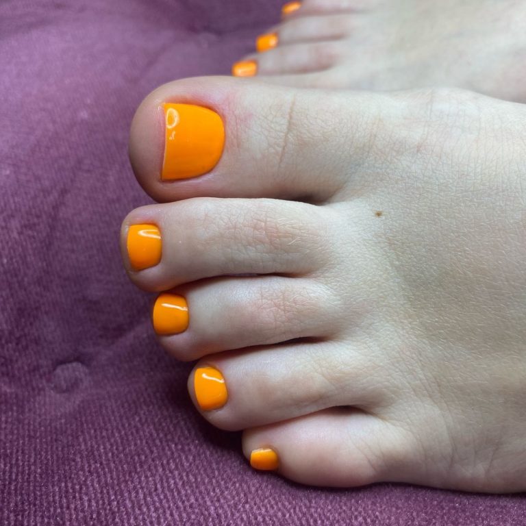 Fall Toe Nail Colors 2024 - 25 Best Ideas for Stunning Autumn Pedicures