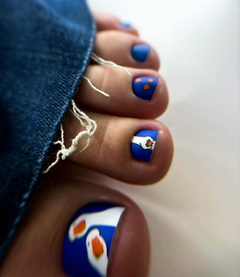 Stunning Fall Toe Nail Art 25 Ideas - Designs, Colors, and Pedicure Trends