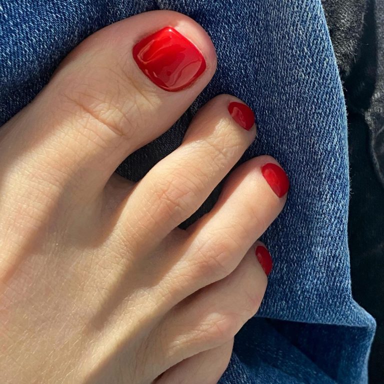 Fall Toe Nail Colors 2024 - 25 Best Ideas for Stunning Autumn Pedicures