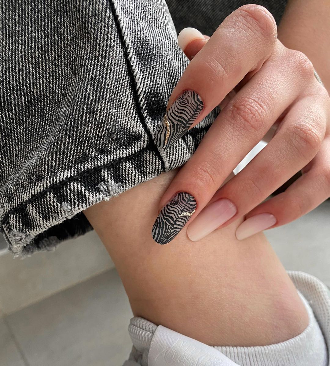 25 Ideas for Fall Shellac Nails 2024: Designs, Colors, and Trends