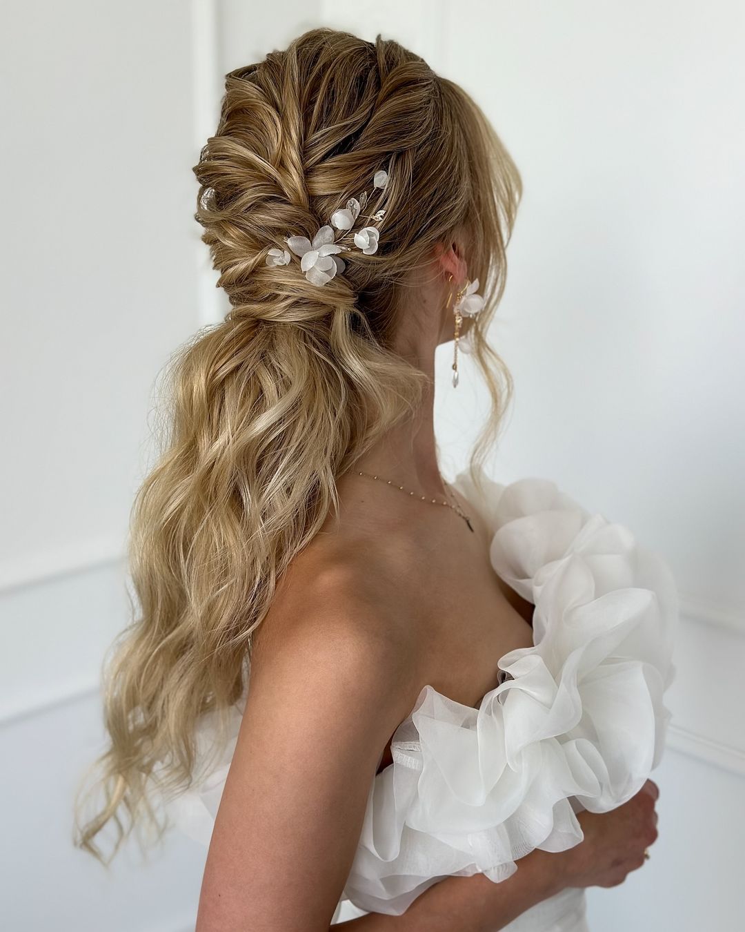 Trendy Fall Wedding Hairstyles 2024: 27 Ideas for Brides, Bridesmaids ...