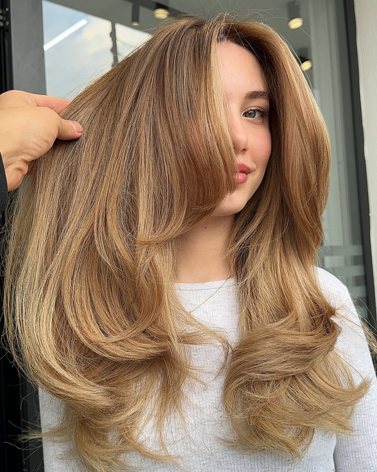 Top 19 Bangs for Round Face 2025: Best Haircuts, Styles for Short ...