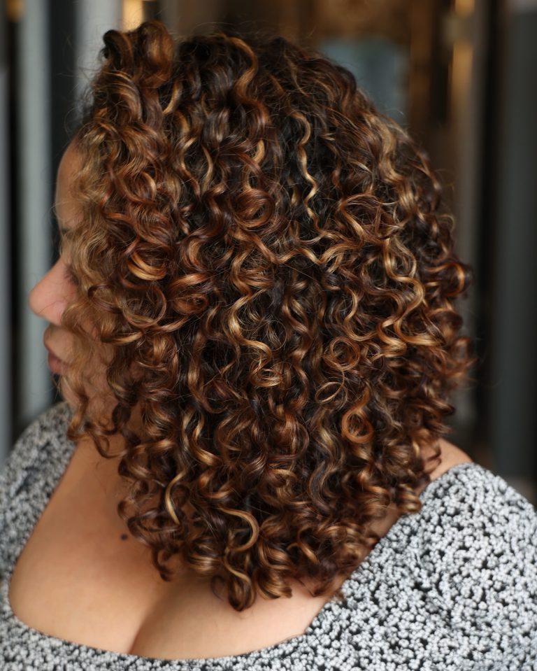 Short Curly Hair with Layers 2025: 23 Trendy Ideas for Medium, Shaggy ...