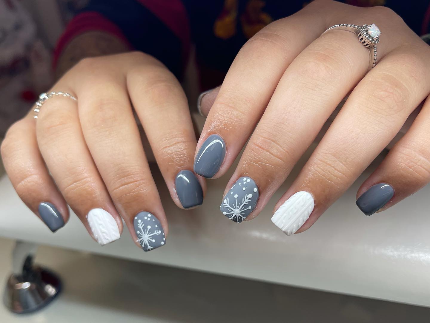 25 Winter Nail Designs 2024 – Classy, Cute, and Simple Ideas in White ...