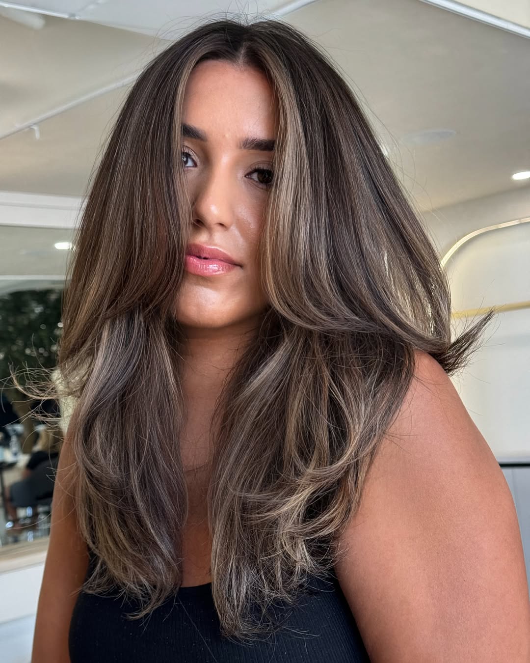22 Ideas for Medium Length Hair with Layers - Bangs, Wavy, and More