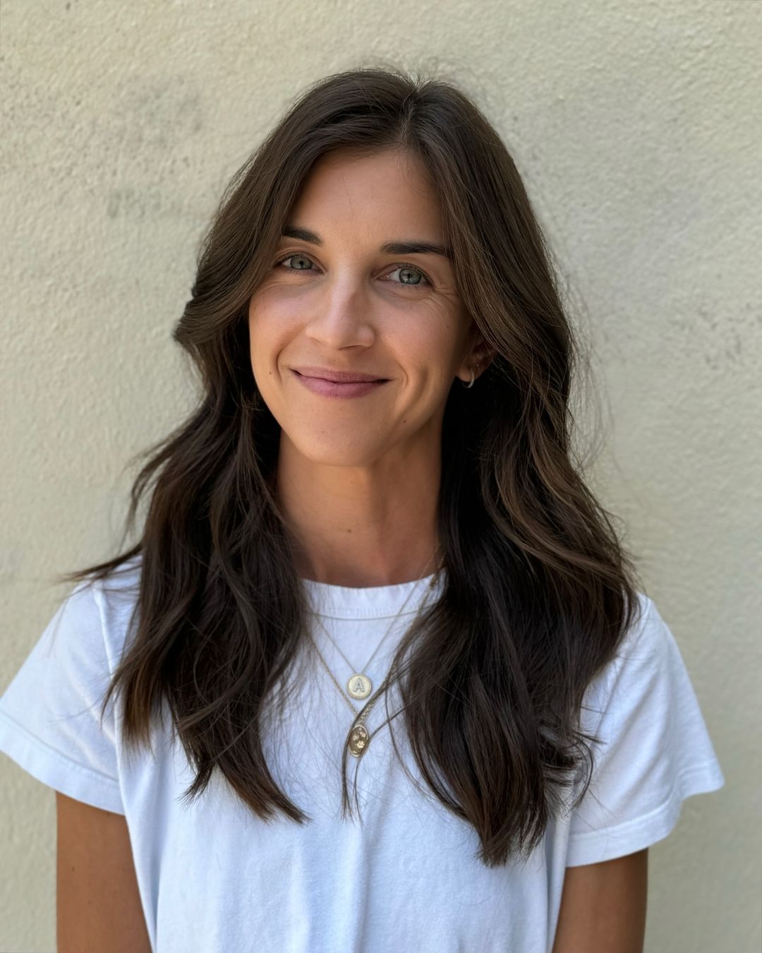 21 Mid Length Hair with Layers Ideas 2025: Trendy Medium Cuts for Women