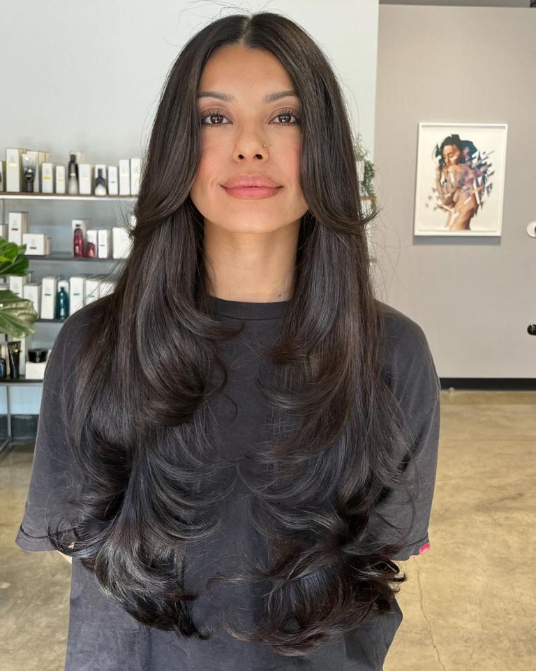 Face Framing Layers Long Hair 2025 – 22 Stunning Layered Haircuts & Ideas