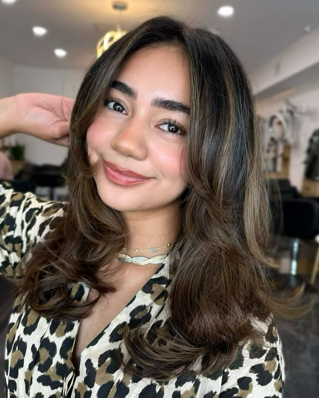 20 Hairstyles for Medium Length Hair 2025 - Easy, Formal, and Trendy Ideas