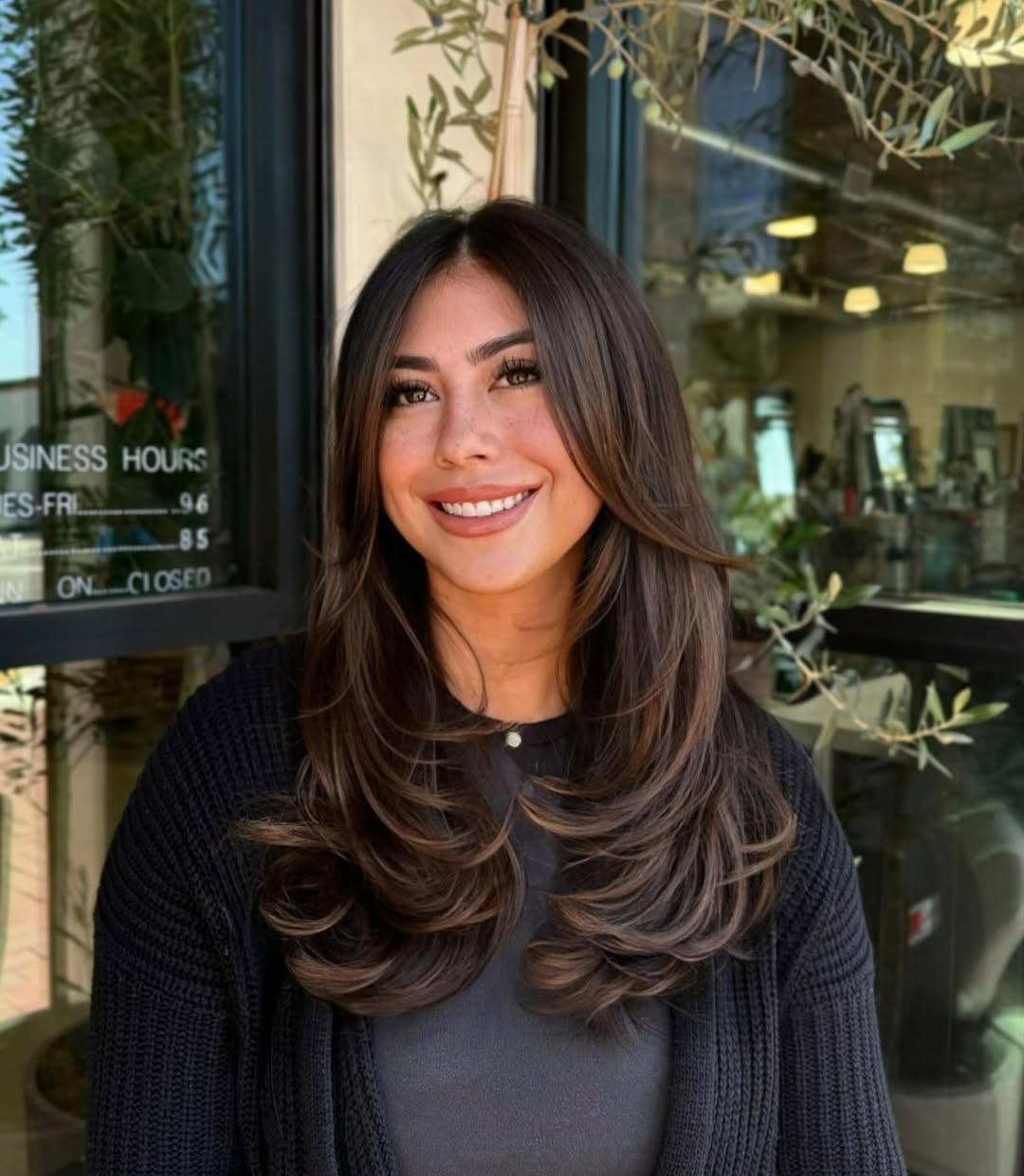 21 Mid Length Hair with Layers Ideas 2025: Trendy Medium Cuts for Women